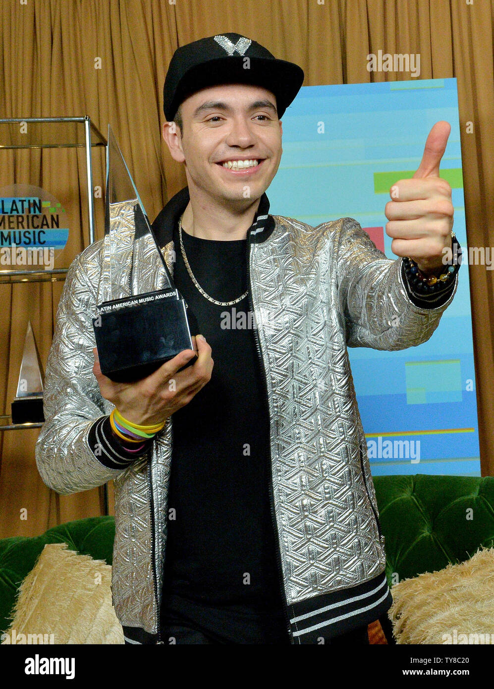 Raymix appears backstage with his award for Favorite Regional Mexican ...