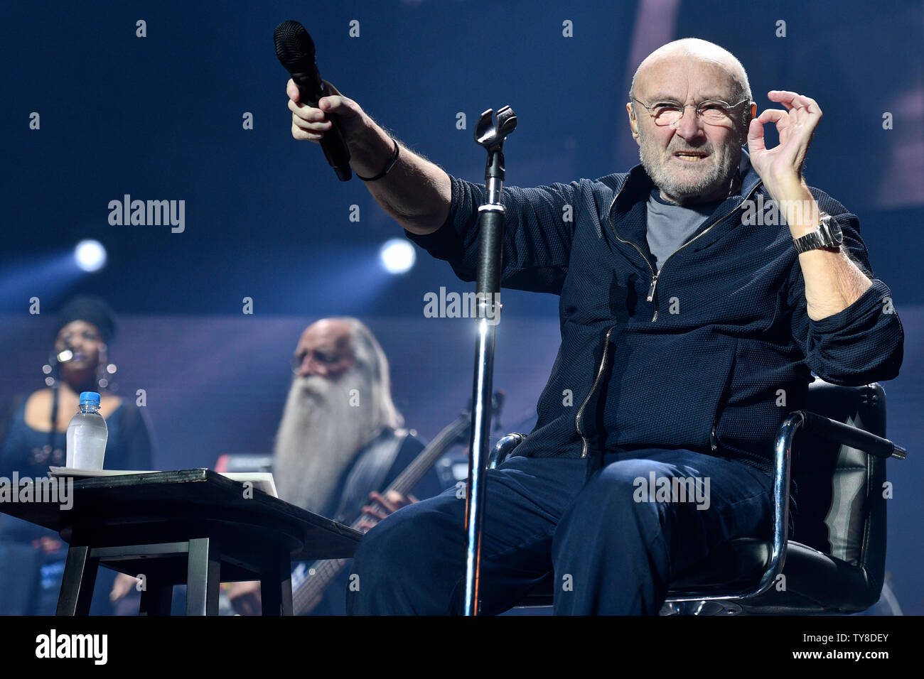 Phil collins concert hi-res stock photography and images - Alamy