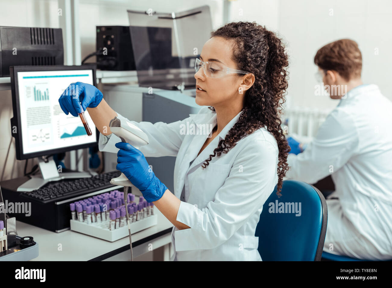 Scanning analysis hi-res stock photography and images - Alamy