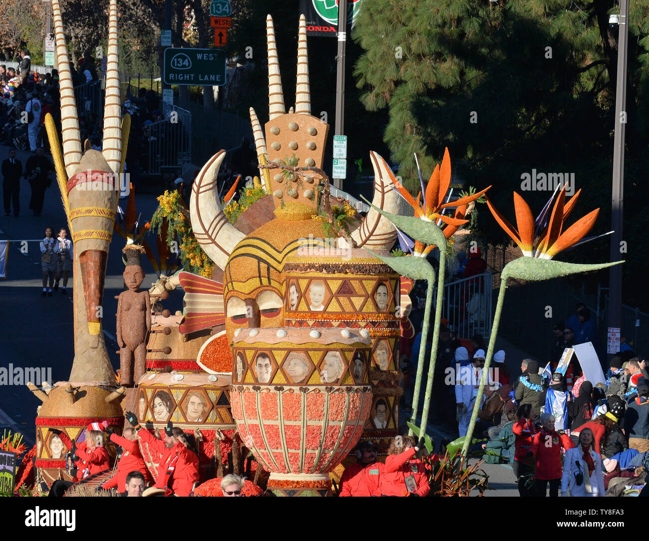 Donate Life's "Rhythm of the Heart" float, winner of the Judges trophy ...