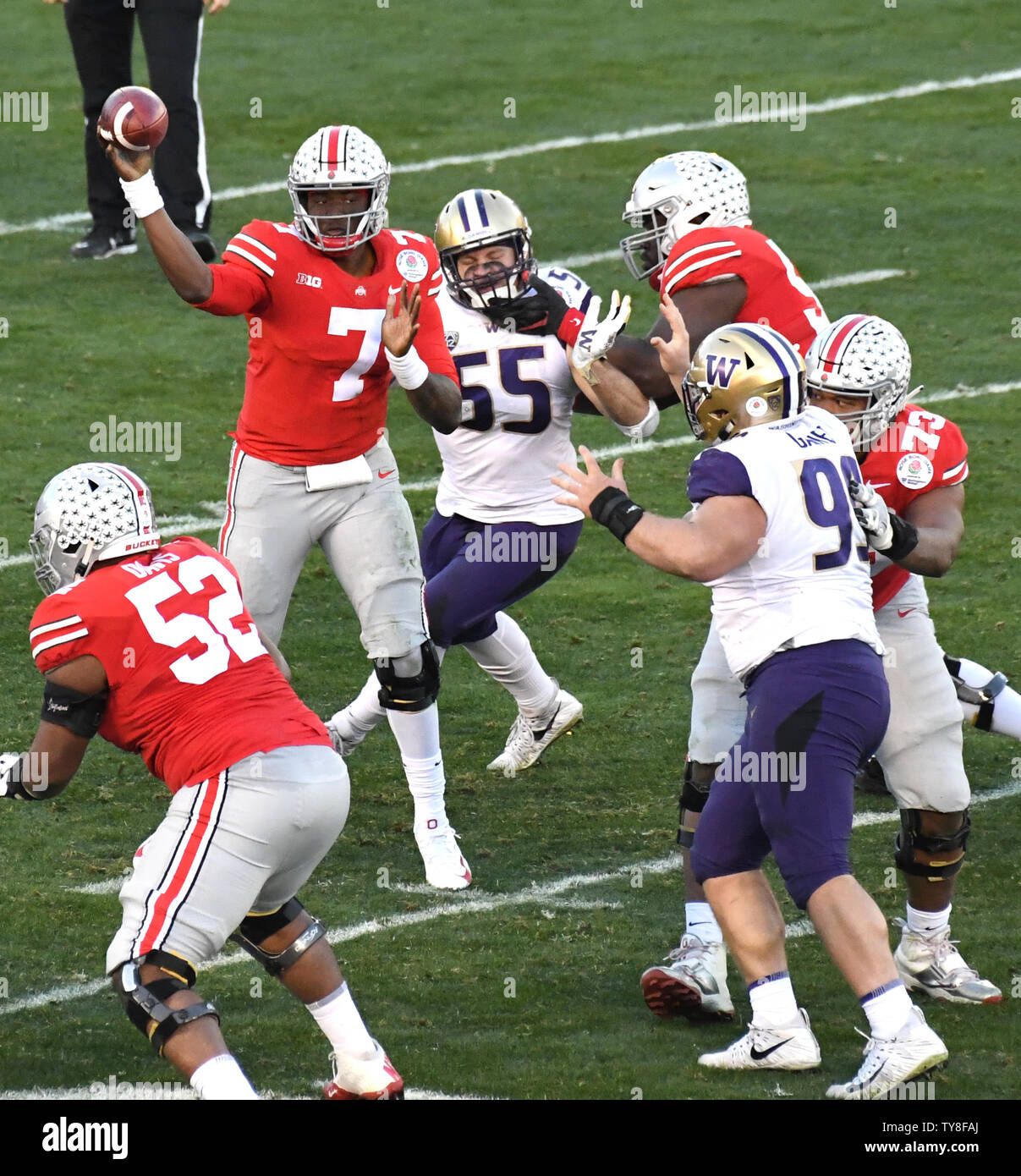 Buckeyes quarterback Dwayne Haskins Jr passes against the Huskies at ...
