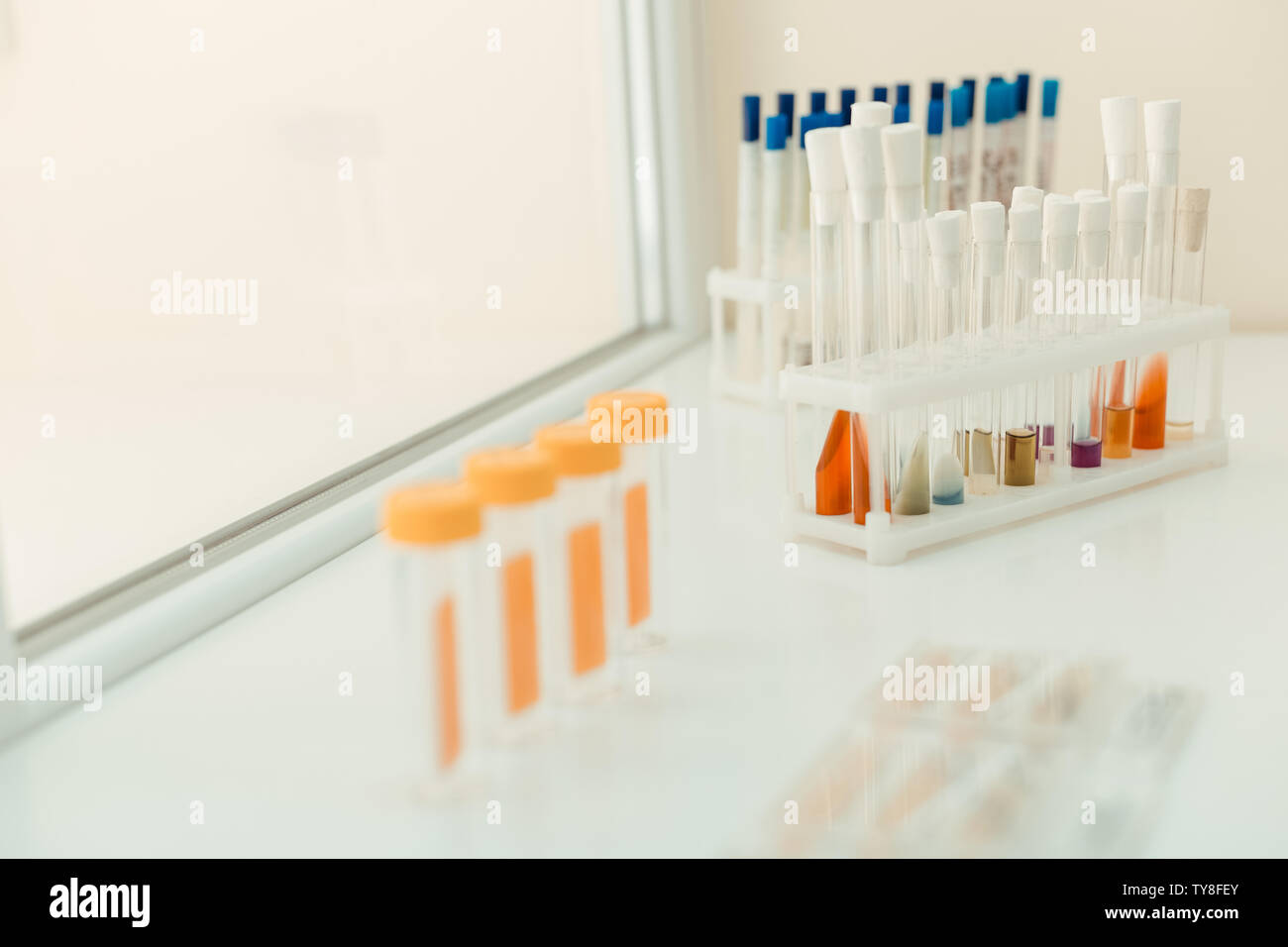 Focus rack test tubes laboratory hi-res stock photography and images ...