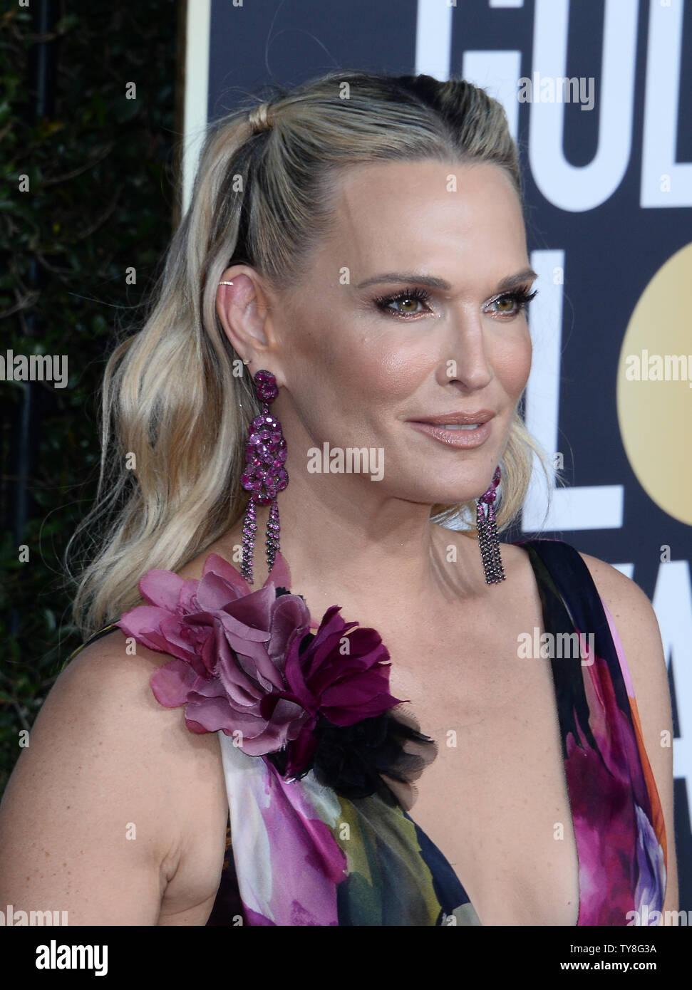 Model Molly Sims attends the 76th annual Golden Globe Awards at the ...