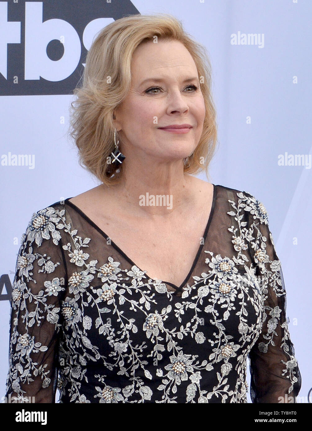 JoBeth Williams arrives for the the 25th annual SAG Awards held at the ...