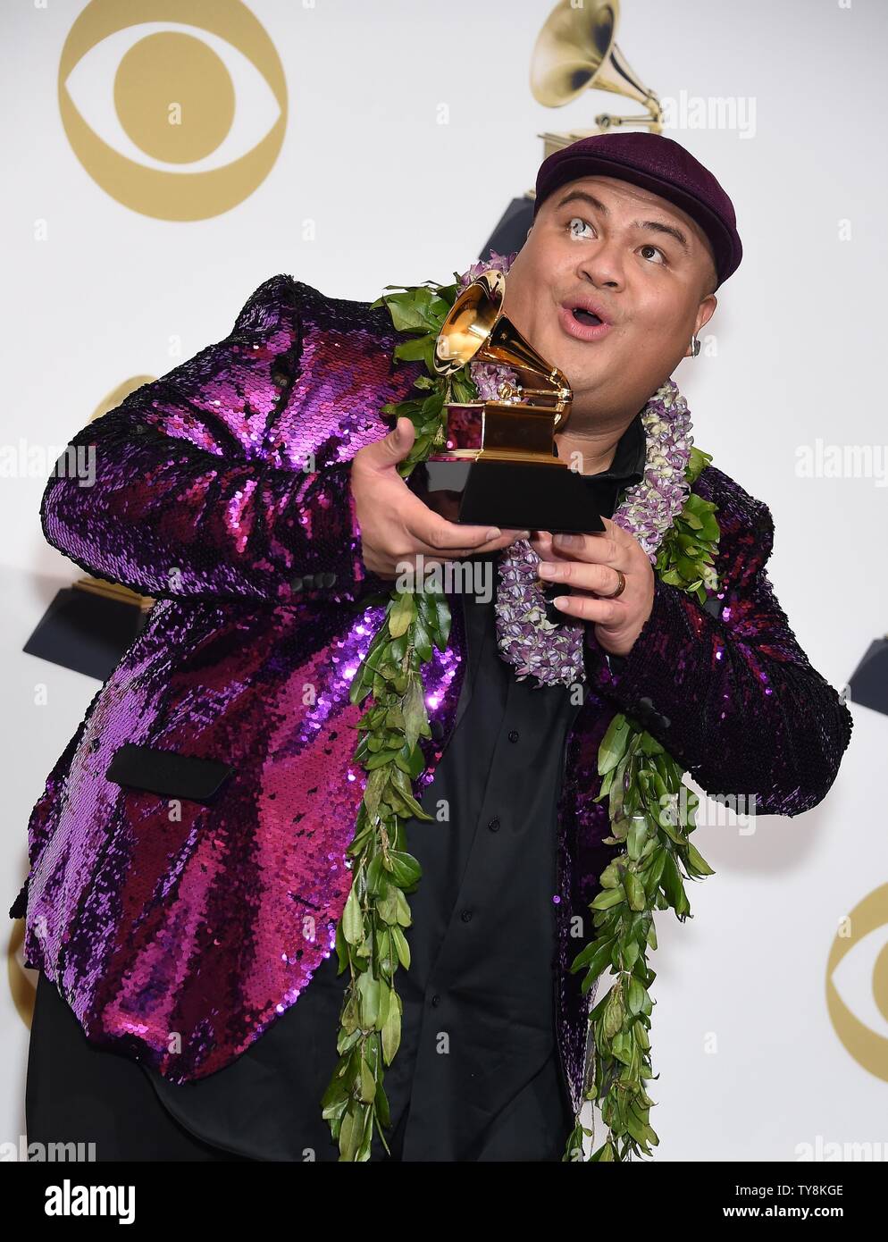 Kalani Pe'a appears backstage with his award for Best Regional Roots ...