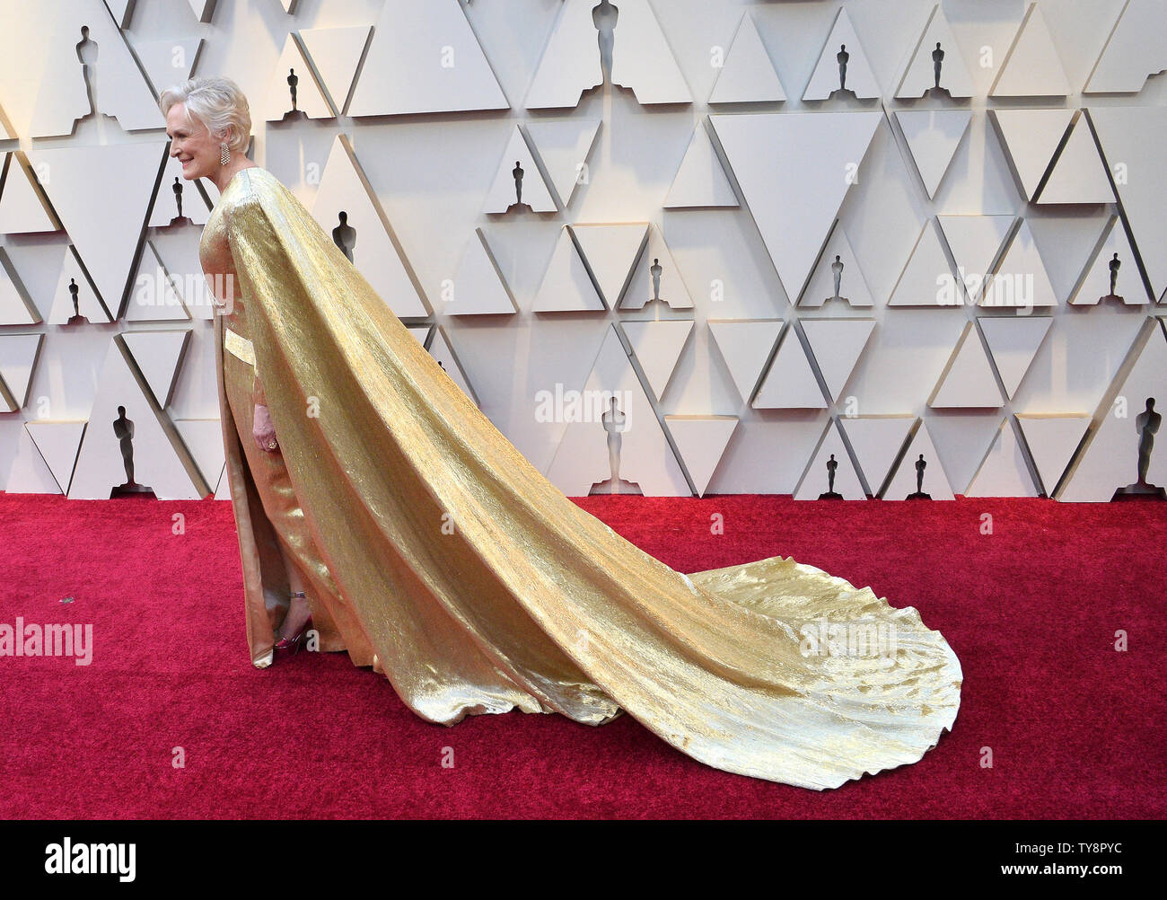 Glenn Close arrives on the red carpet for the 91st annual Academy ...