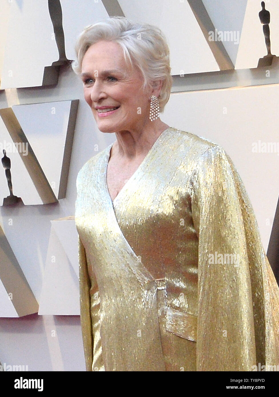 Glenn Close arrives on the red carpet for the 91st annual Academy ...