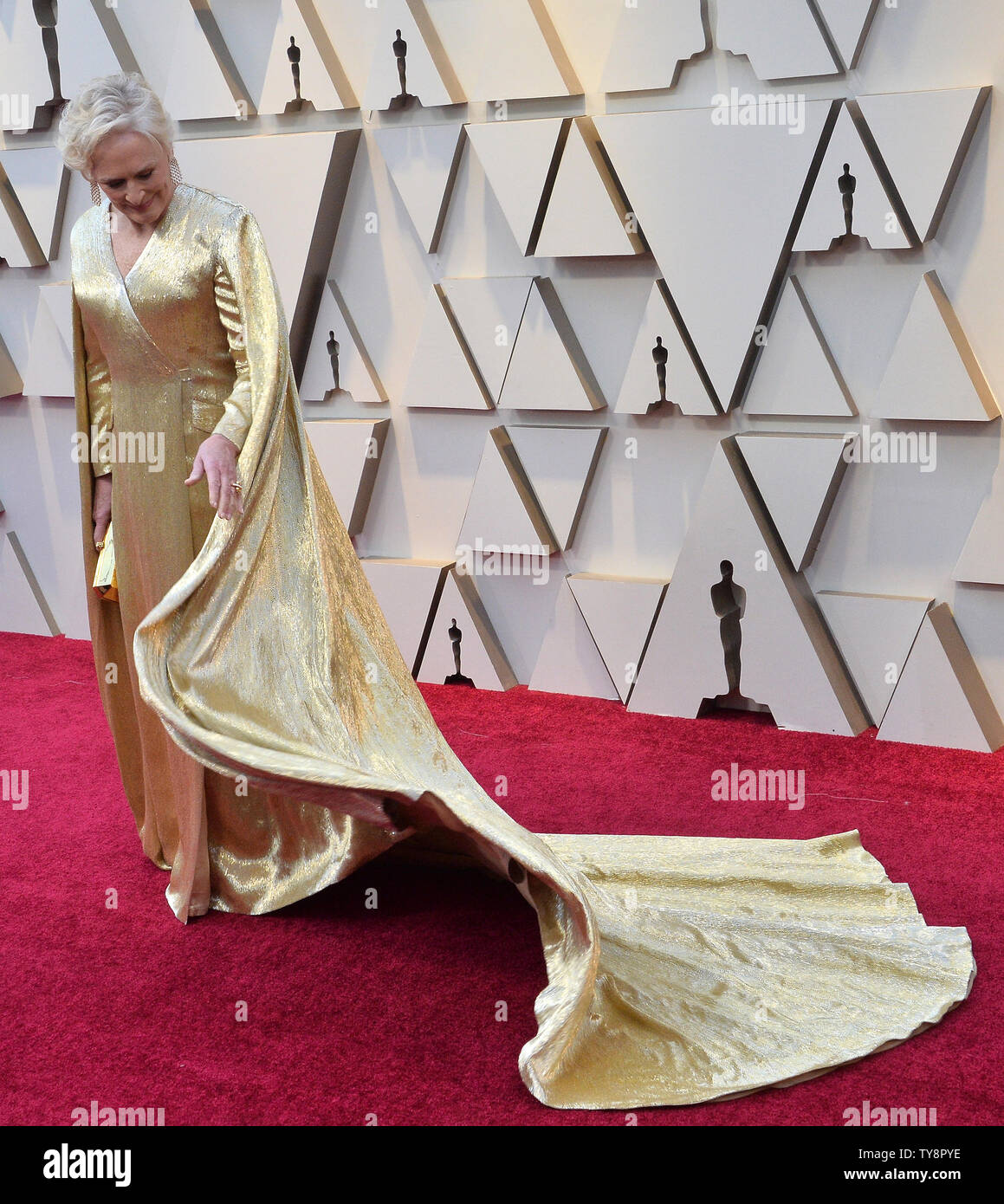 Glenn Close arrives on the red carpet for the 91st annual Academy ...