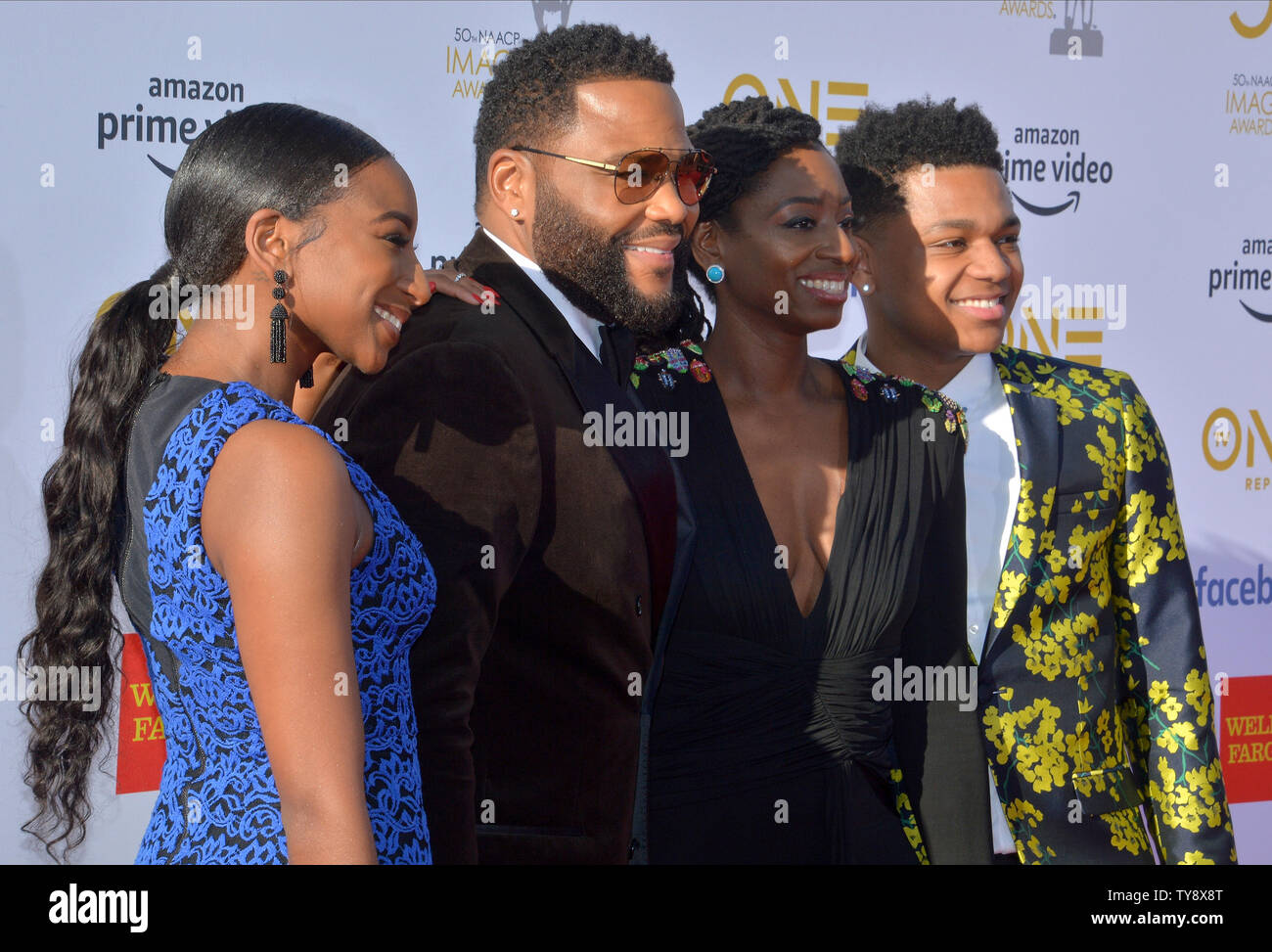 Anthony Anderson, his wife Alvina Stewart (3rdL), their children Kyra ...