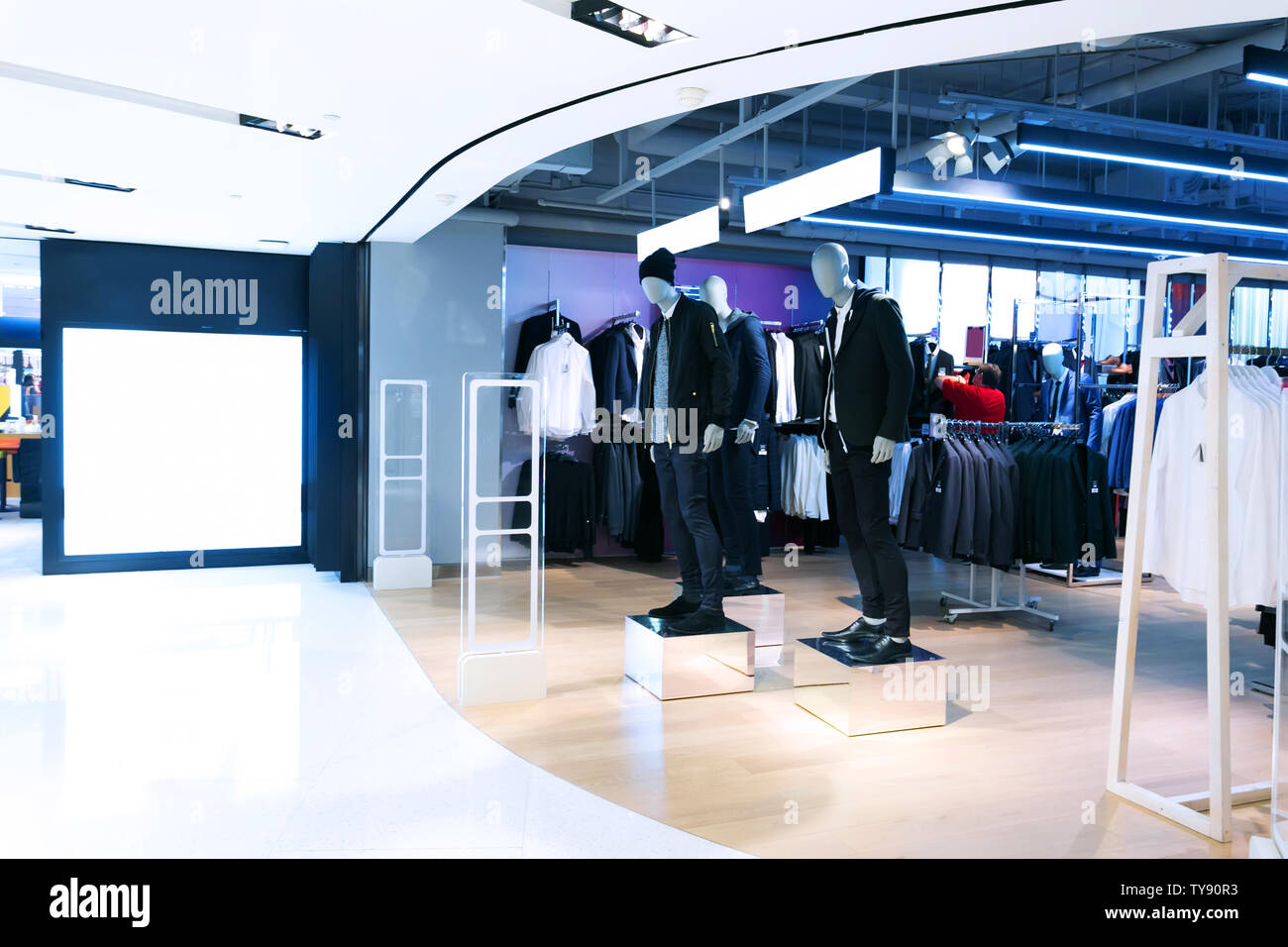 fashion clothes shopfront in shopping mall Stock Photo - Alamy