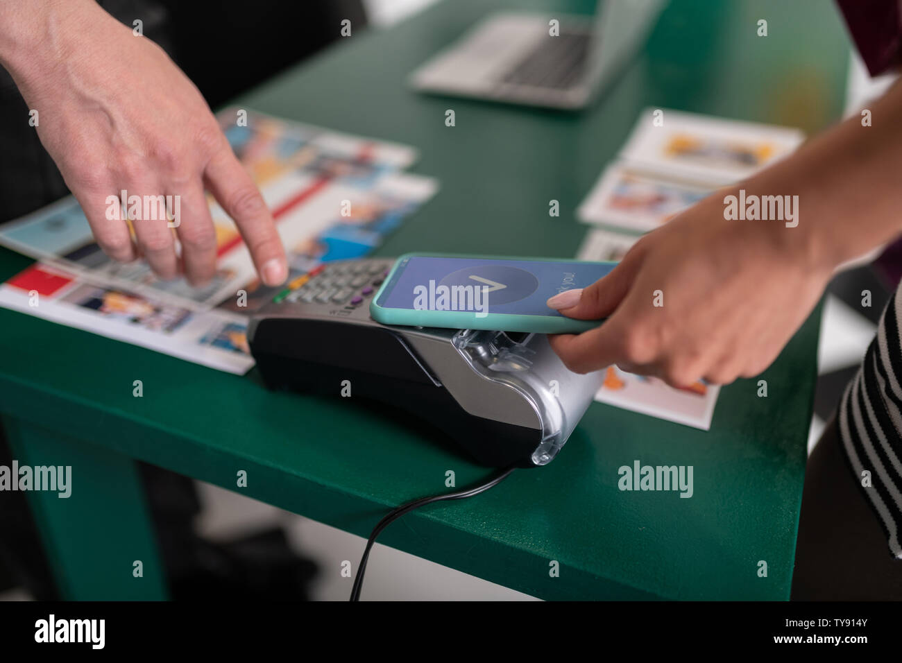 Paying with paypass hi-res stock photography and images - Alamy