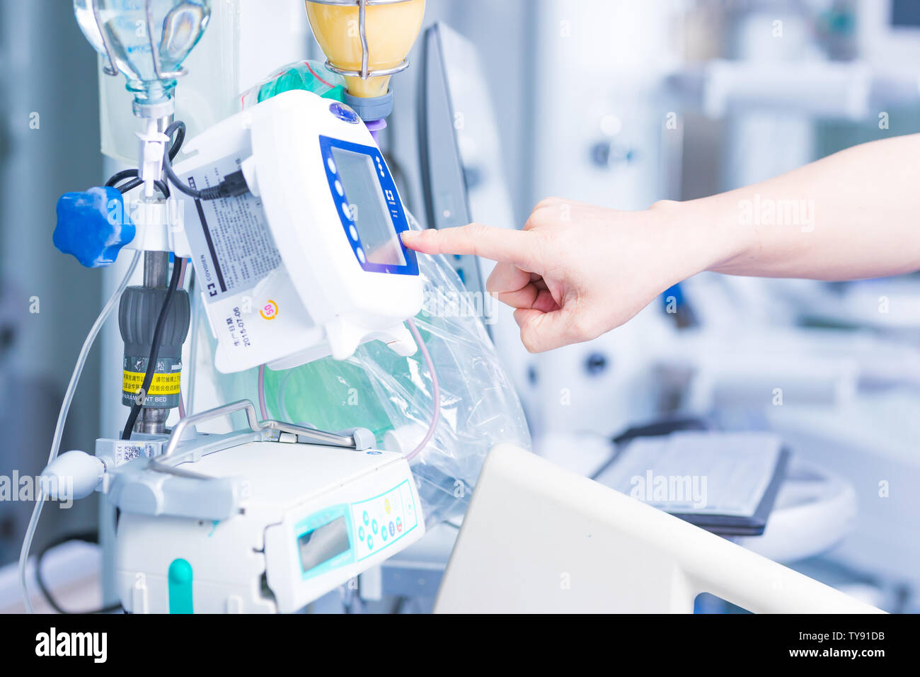 Intensive care unit hi-res stock photography and images - Alamy