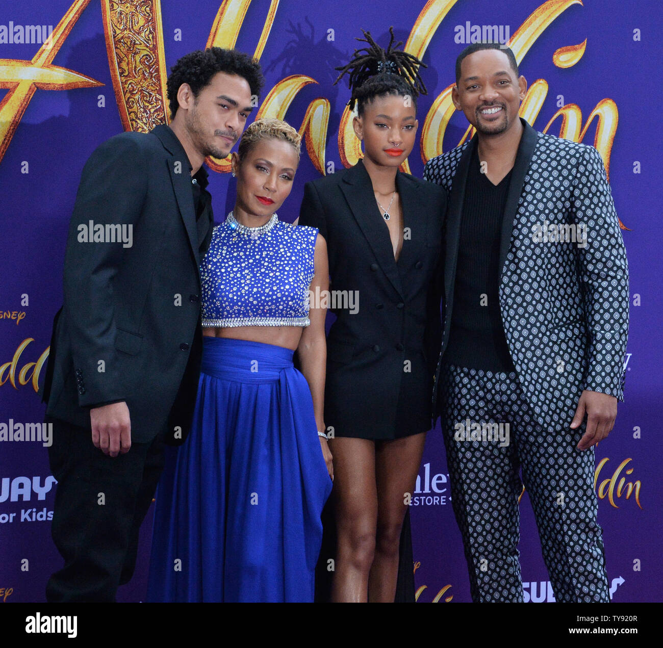 Aladdin cast hi-res stock photography and images - Alamy