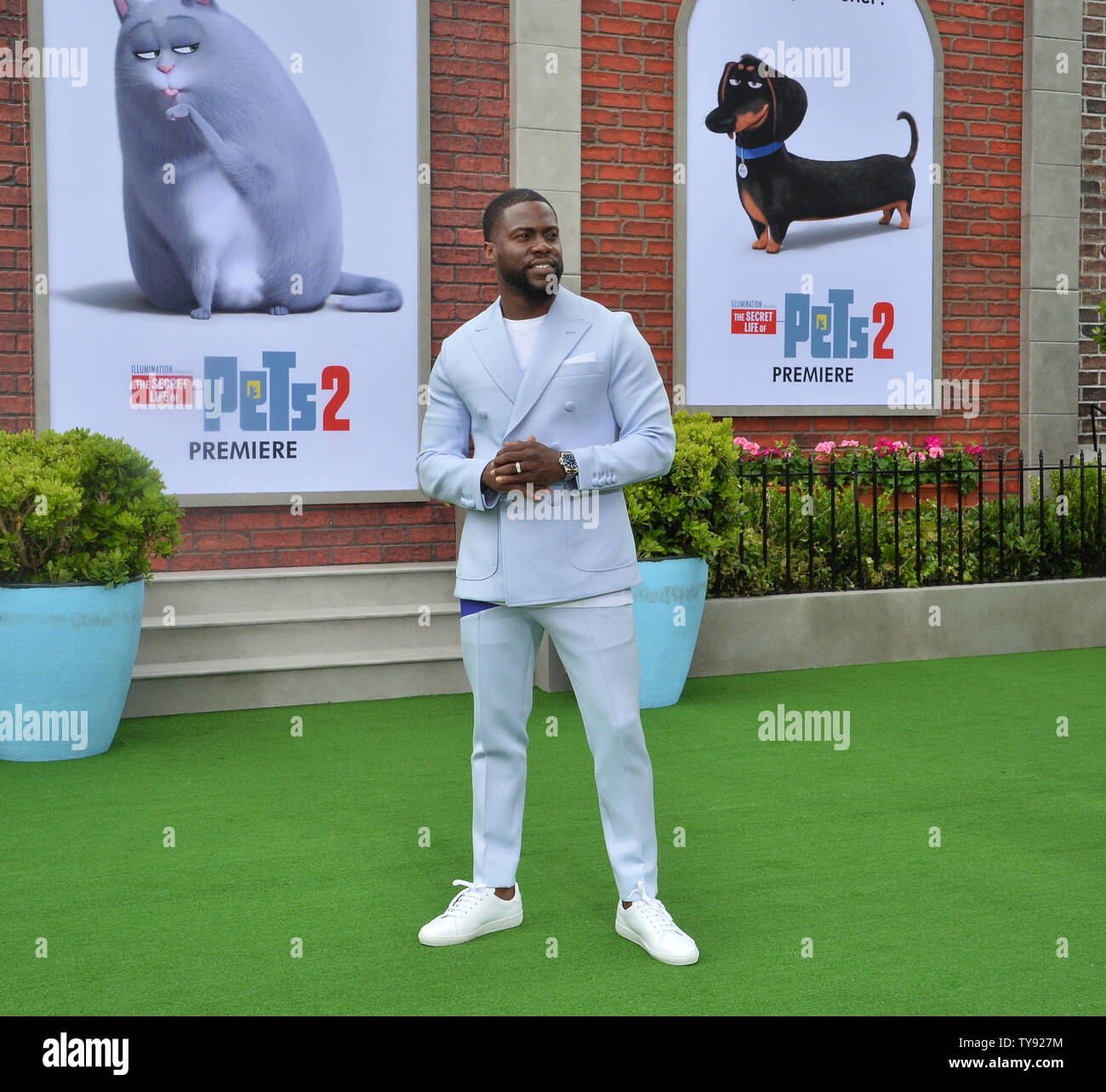 Kevin hart and dog hi-res stock photography and images - Alamy