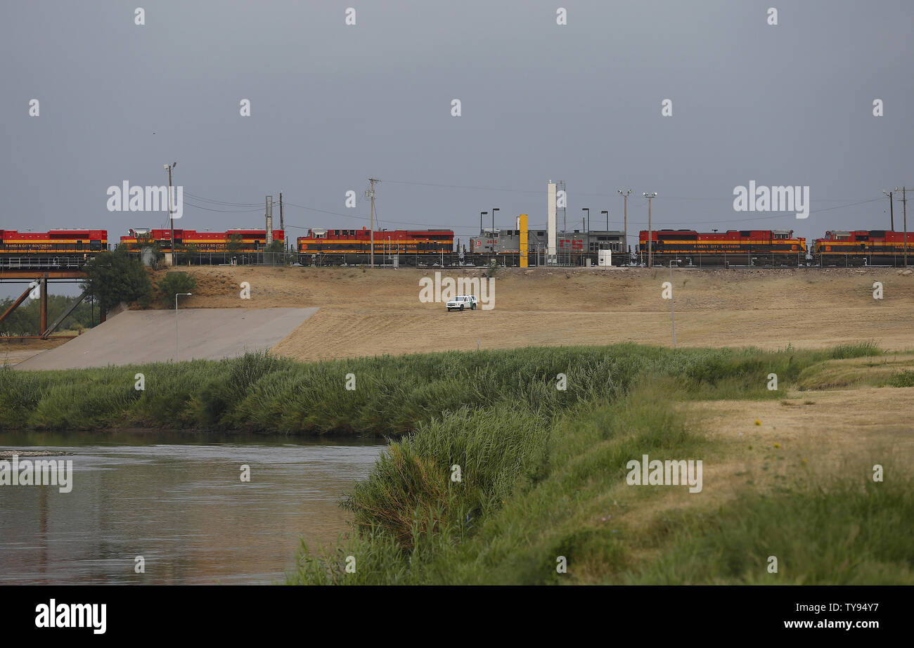 Rio grande river border patrol hi-res stock photography and images - Alamy