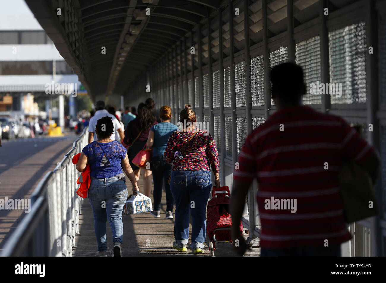 Laredo bridge hi-res stock photography and images - Alamy