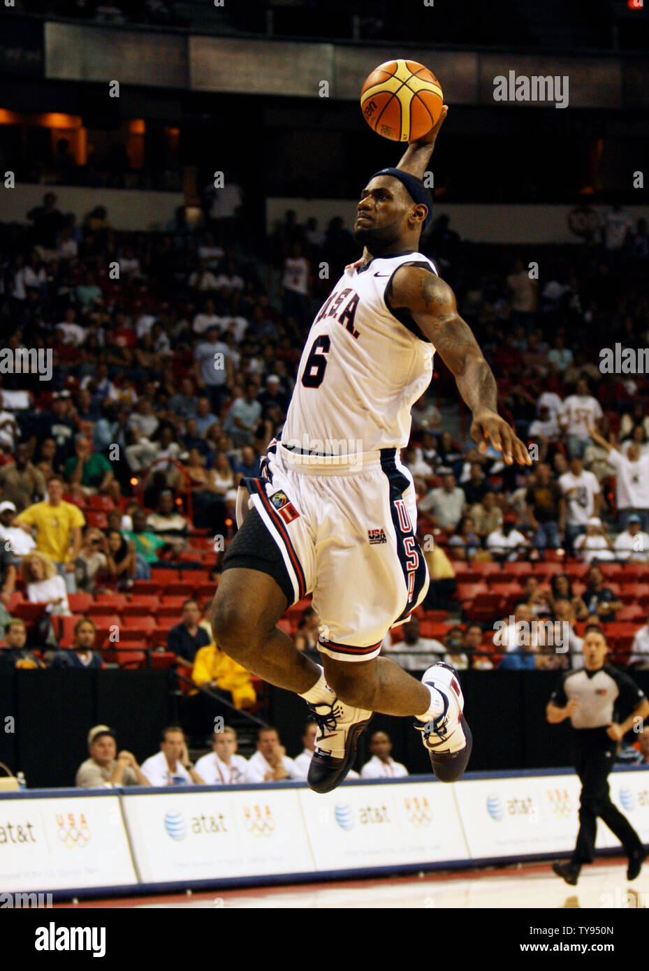 Lebron James 360 Dunk