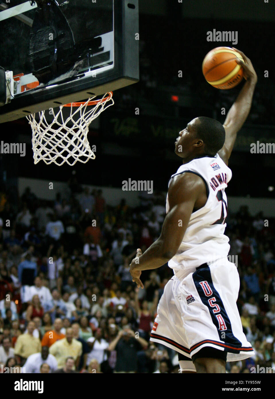 Dwight howard dunk hi-res stock photography and images - Alamy