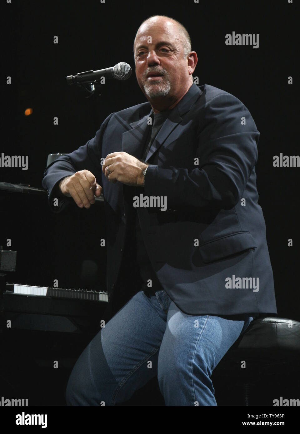 Photo of the piano man billy joel hi-res stock photography and images ...