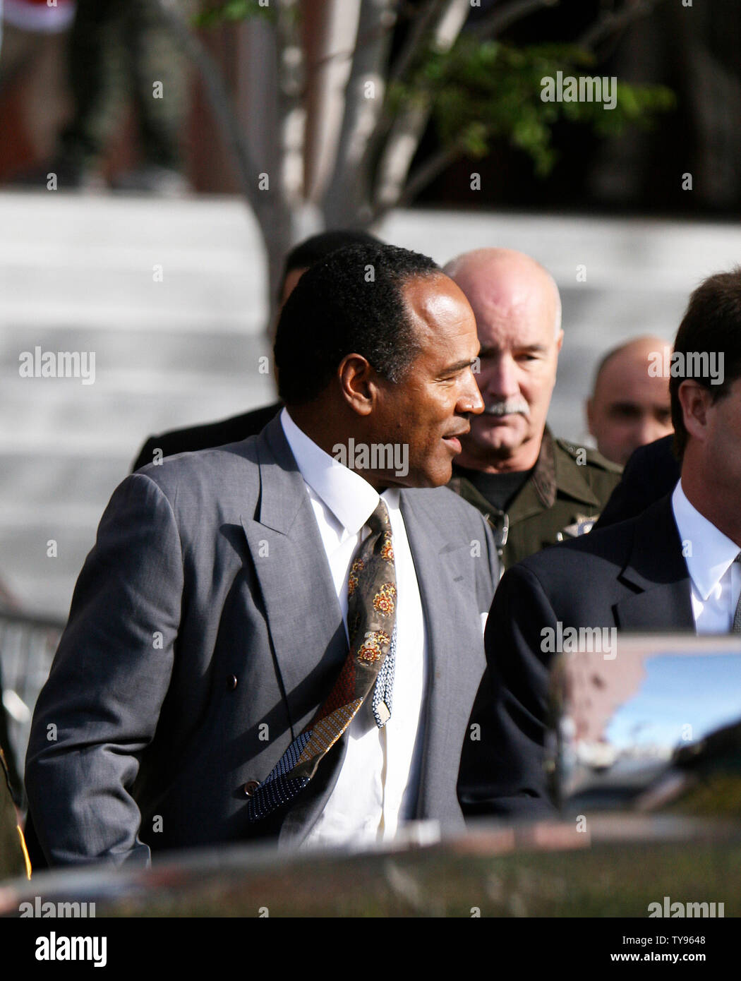 O.J. Simpson leaves court following his arraignment hearing in Las ...