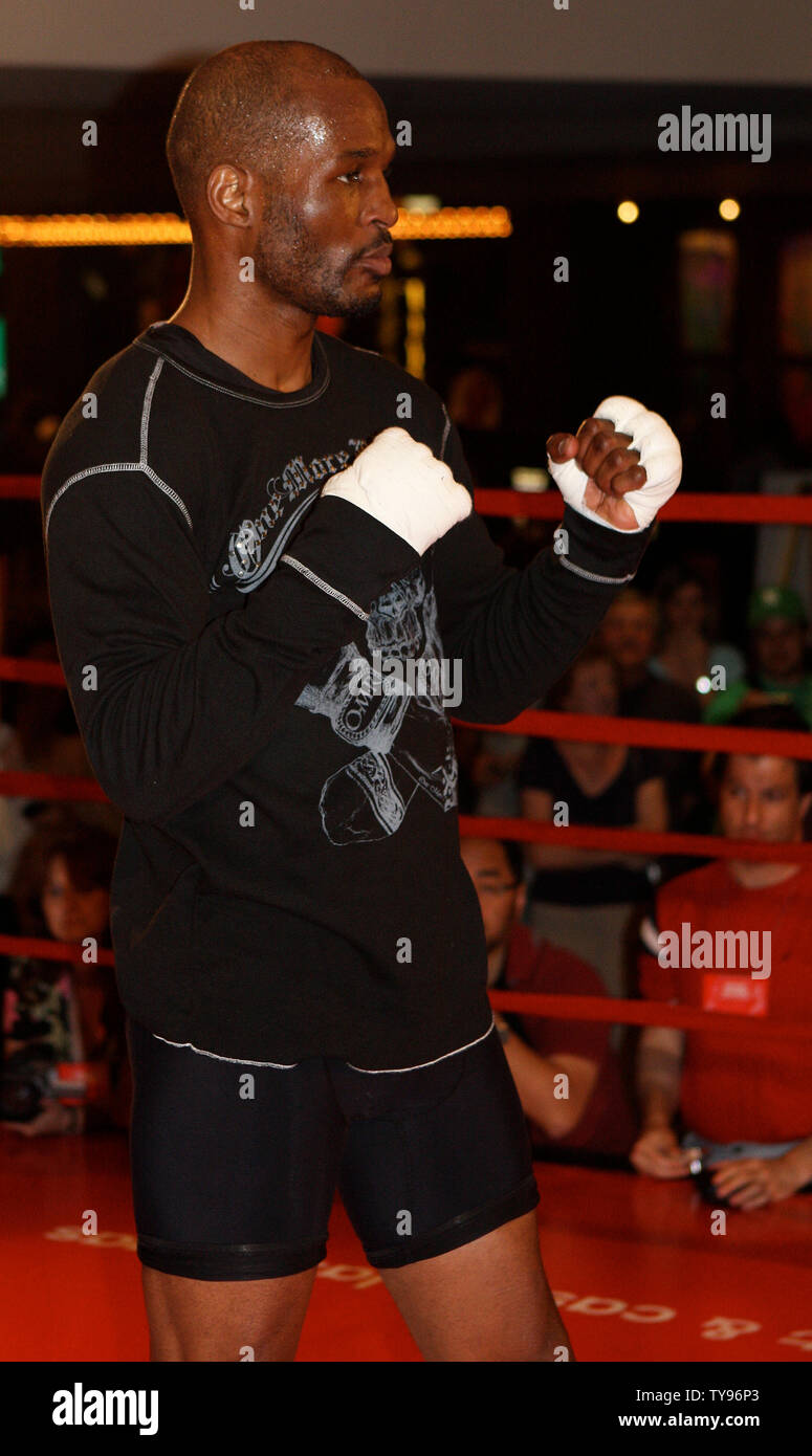 Light heavyweight boxing hi-res stock photography and images - Alamy