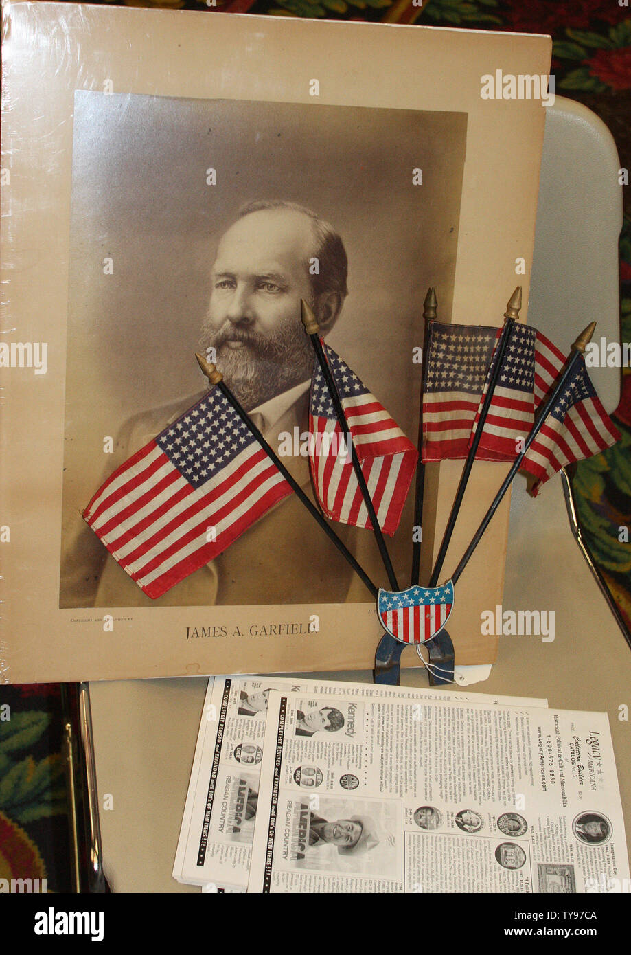 Political memorabilia collectors gather in Las Vegas on August 06, 2008 ...