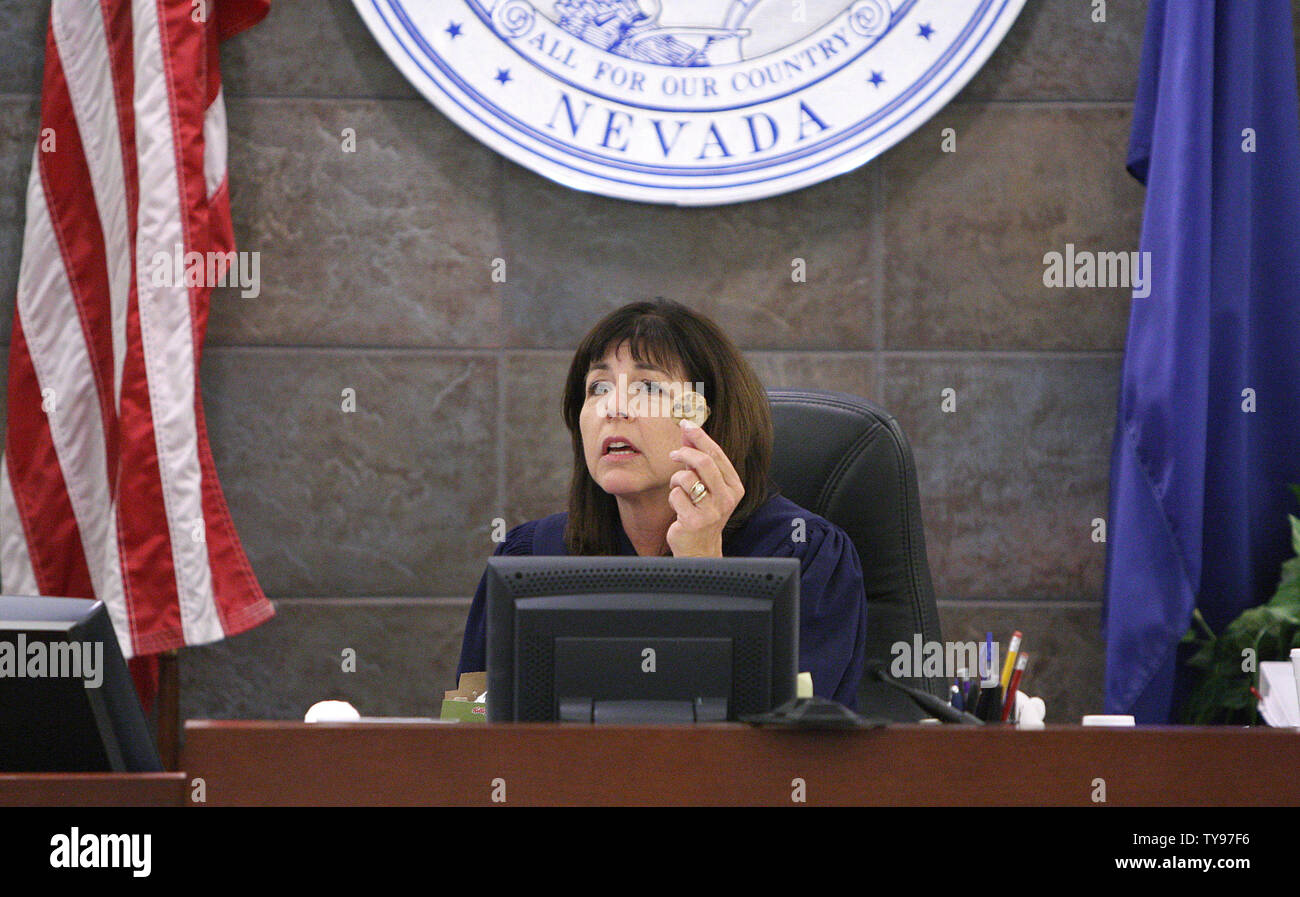 Judge Jackie Glass holds a piece of cookie during O.J. Simpson's trial ...