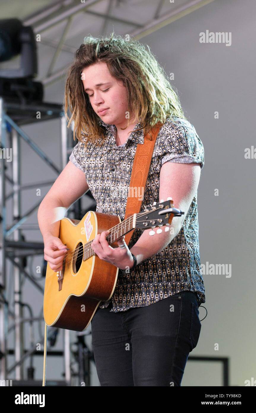 Luke friend singer hi-res stock photography and images - Alamy