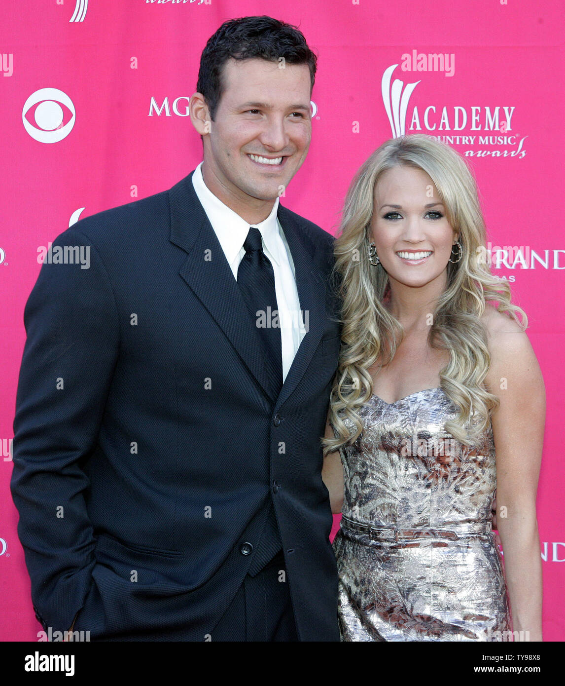 Carrie Underwood And Tony Romo Kissing