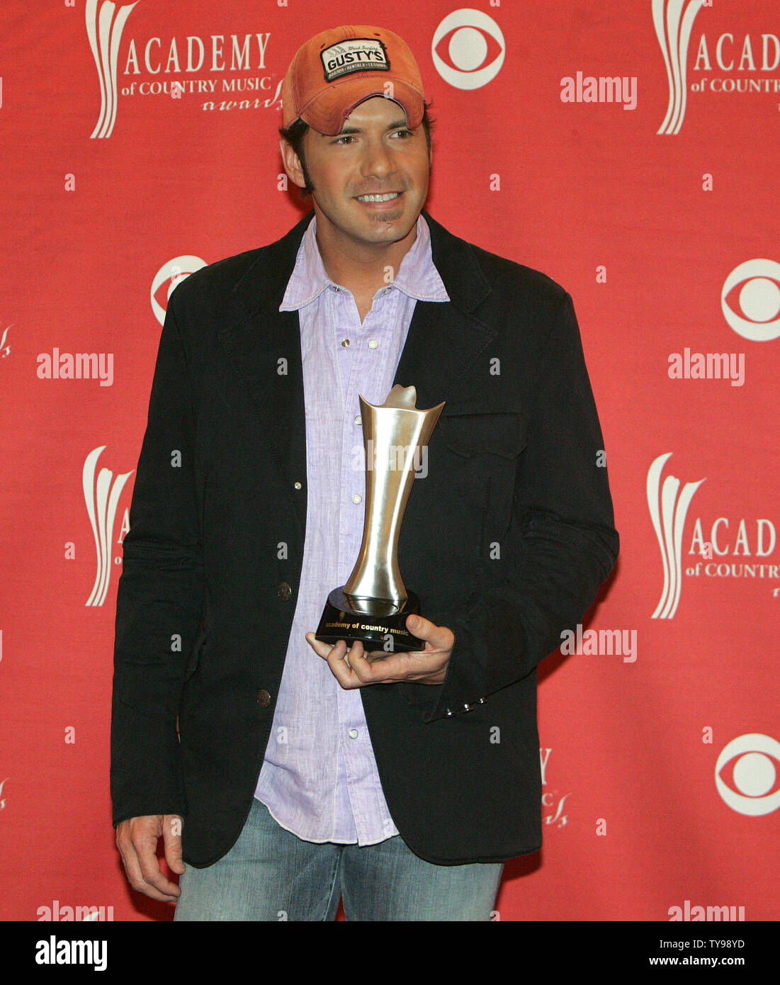 Singer Rodney Atkins wins the top new male vocalist trophy at the 42nd ...