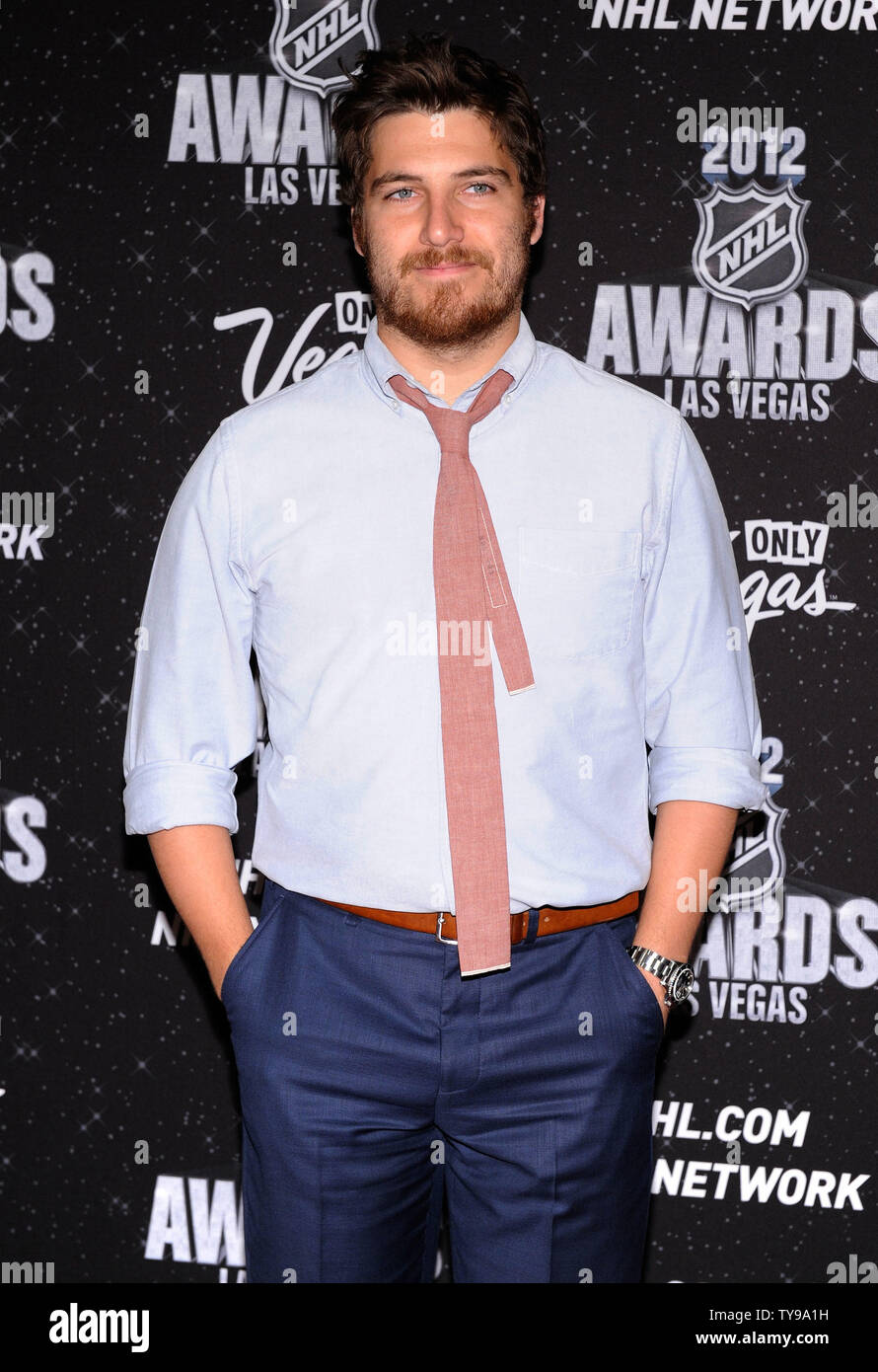 Actor adam pally hi-res stock photography and images - Alamy