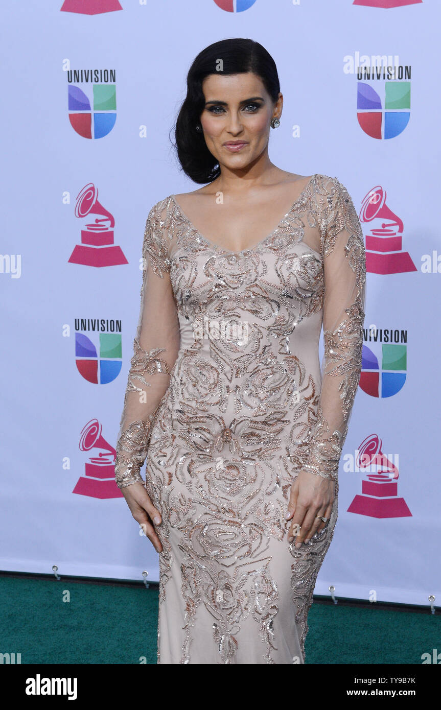 Nelly furtado grammy hi-res stock photography and images - Alamy