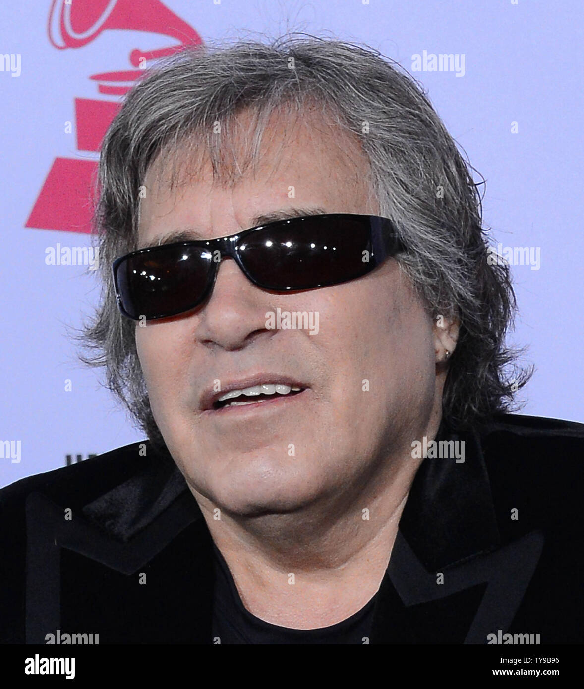 Jose feliciano grammy hi-res stock photography and images - Alamy
