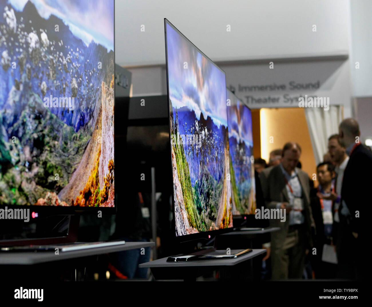 Lg oled las vegas hi-res stock photography and images - Alamy