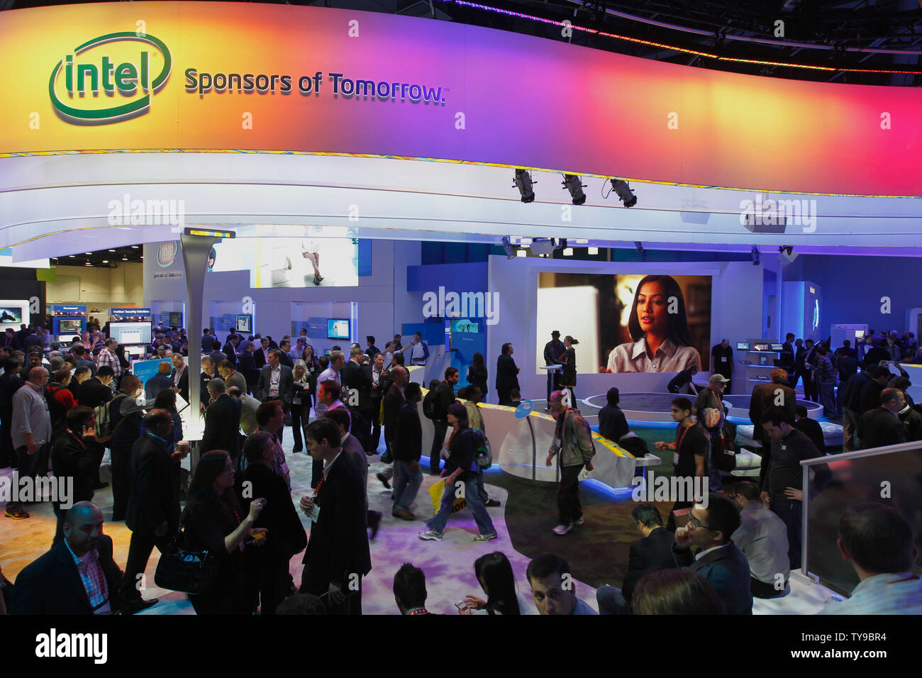 Intel booth hi-res stock photography and images - Alamy