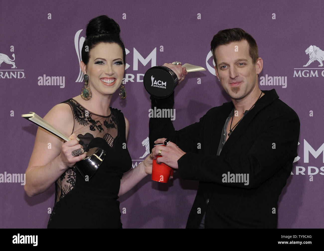 Singers Shawna Thompson and Keifer Thompson of Thompson Square appear ...