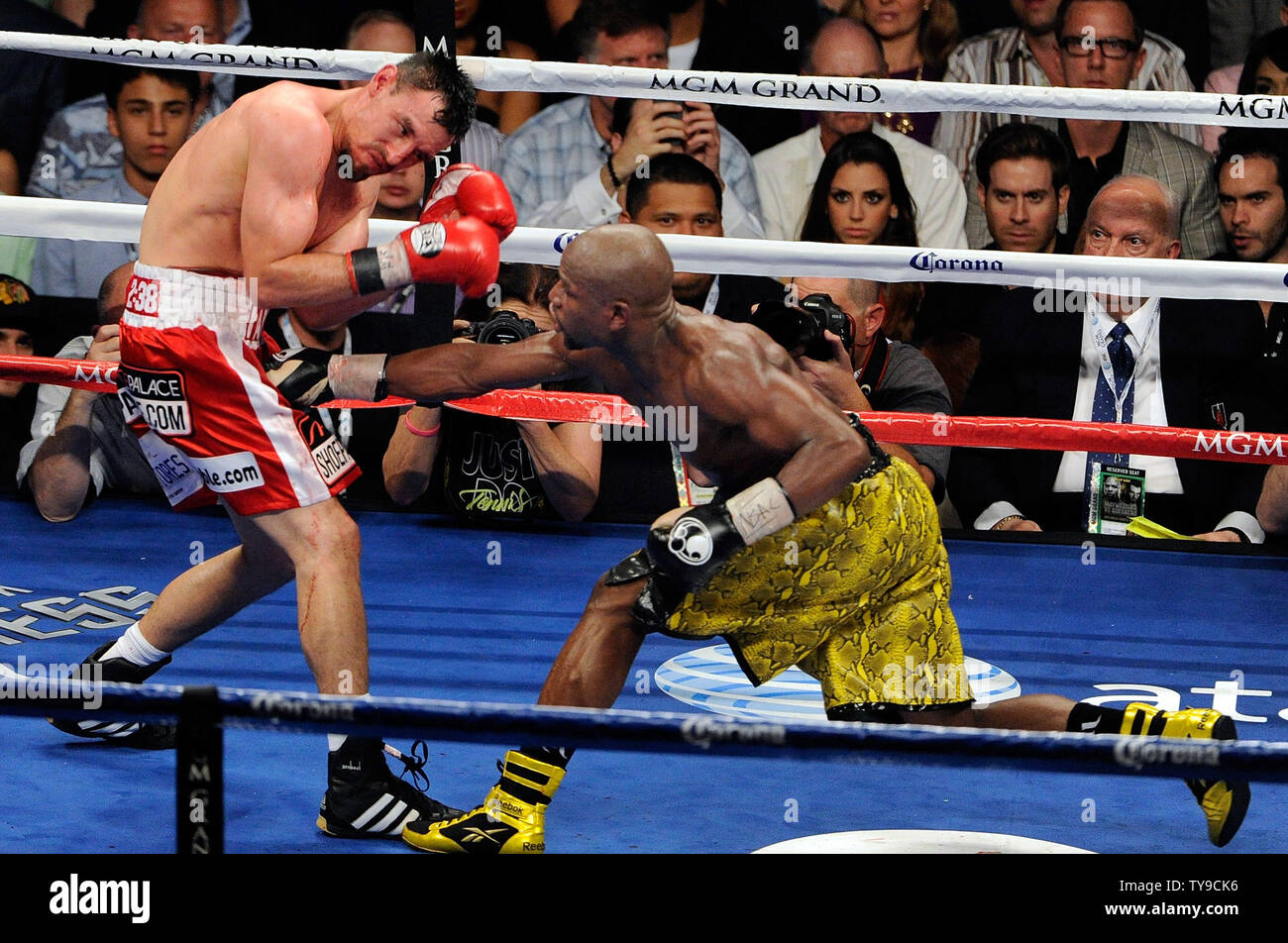 Floyd Mayweather (R) and Robert Guerrero fight during their WBC ...