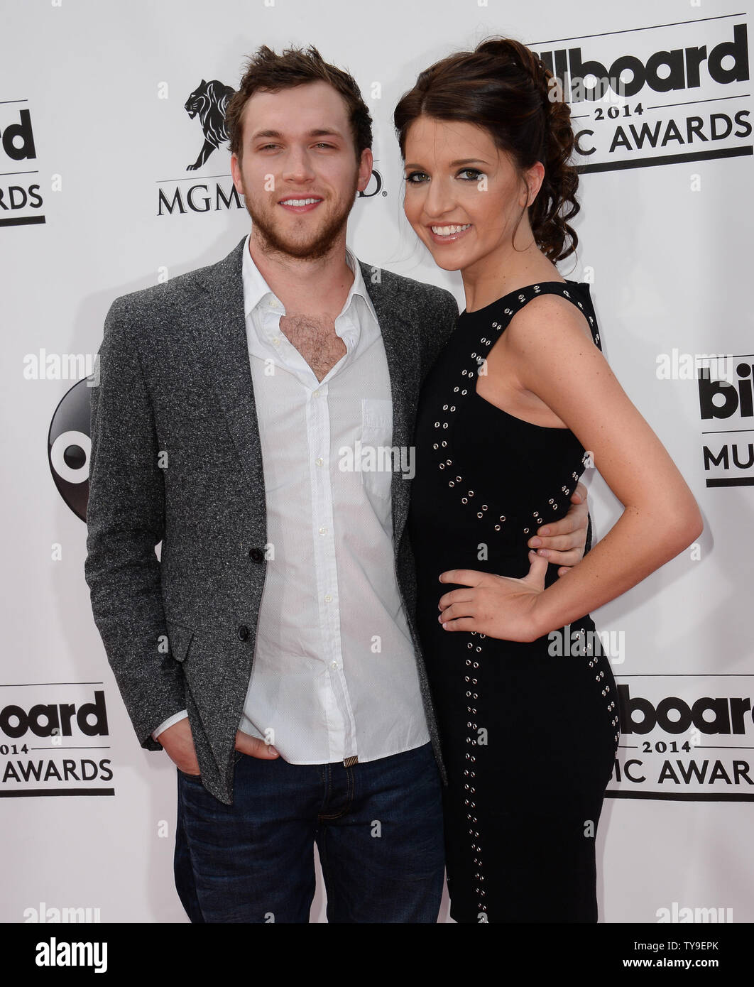 (L-R) Singer Phillip Phillips and Hannah Blackwell attend the 2014 ...