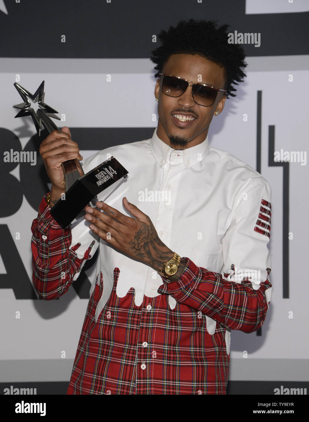 Singer August Alsina appears backstage after winning the awards for ...