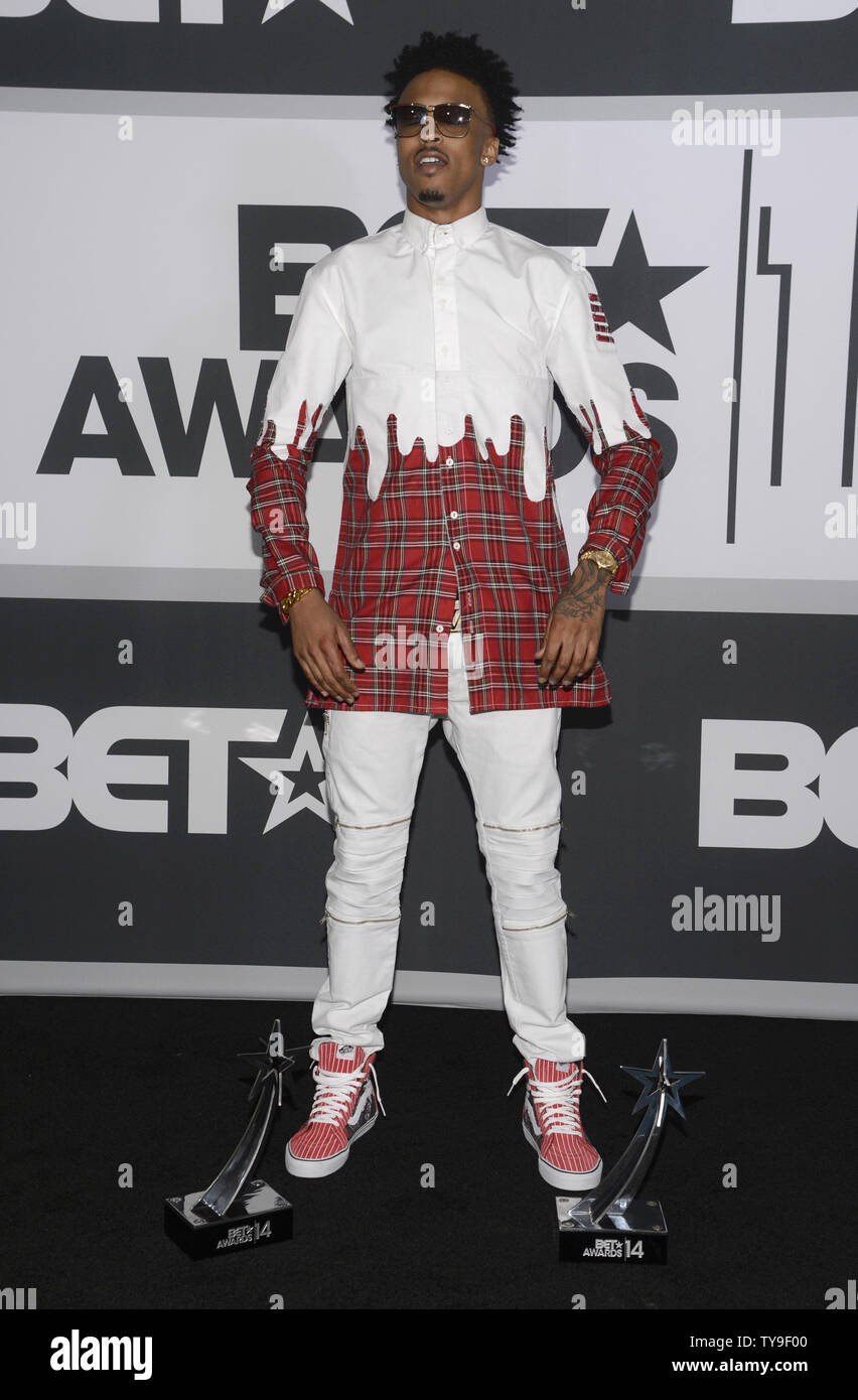 Singer August Alsina appears backstage after winning the awards for ...