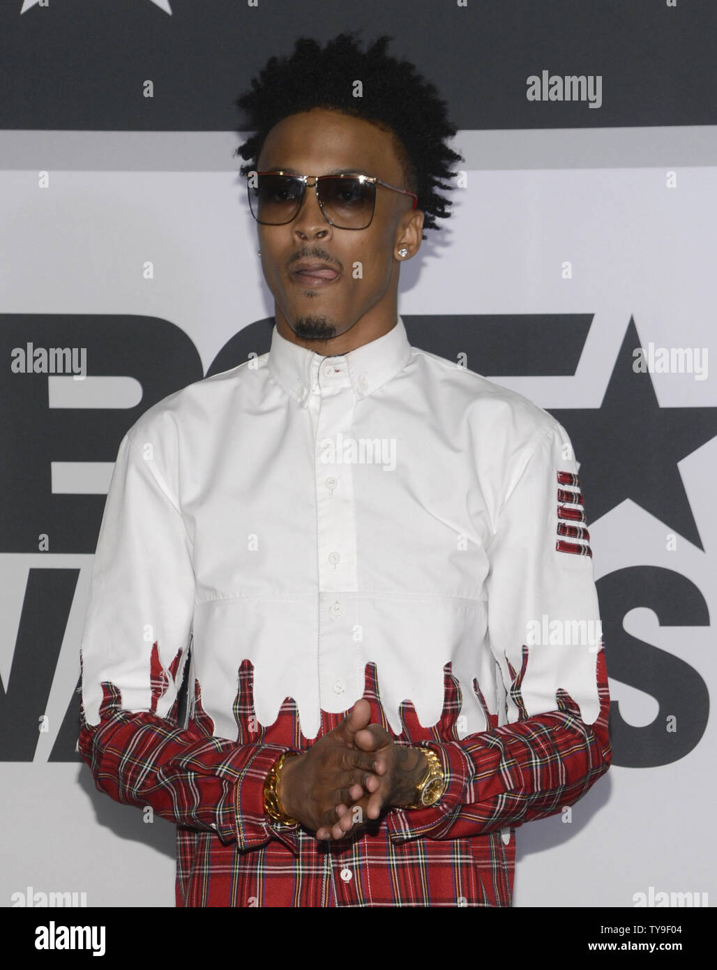 Singer August Alsina appears backstage after winning the awards for ...