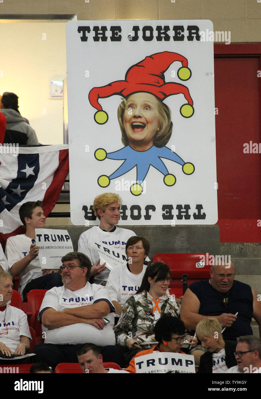 Hillary clinton campaign poster hi-res stock photography and images - Alamy