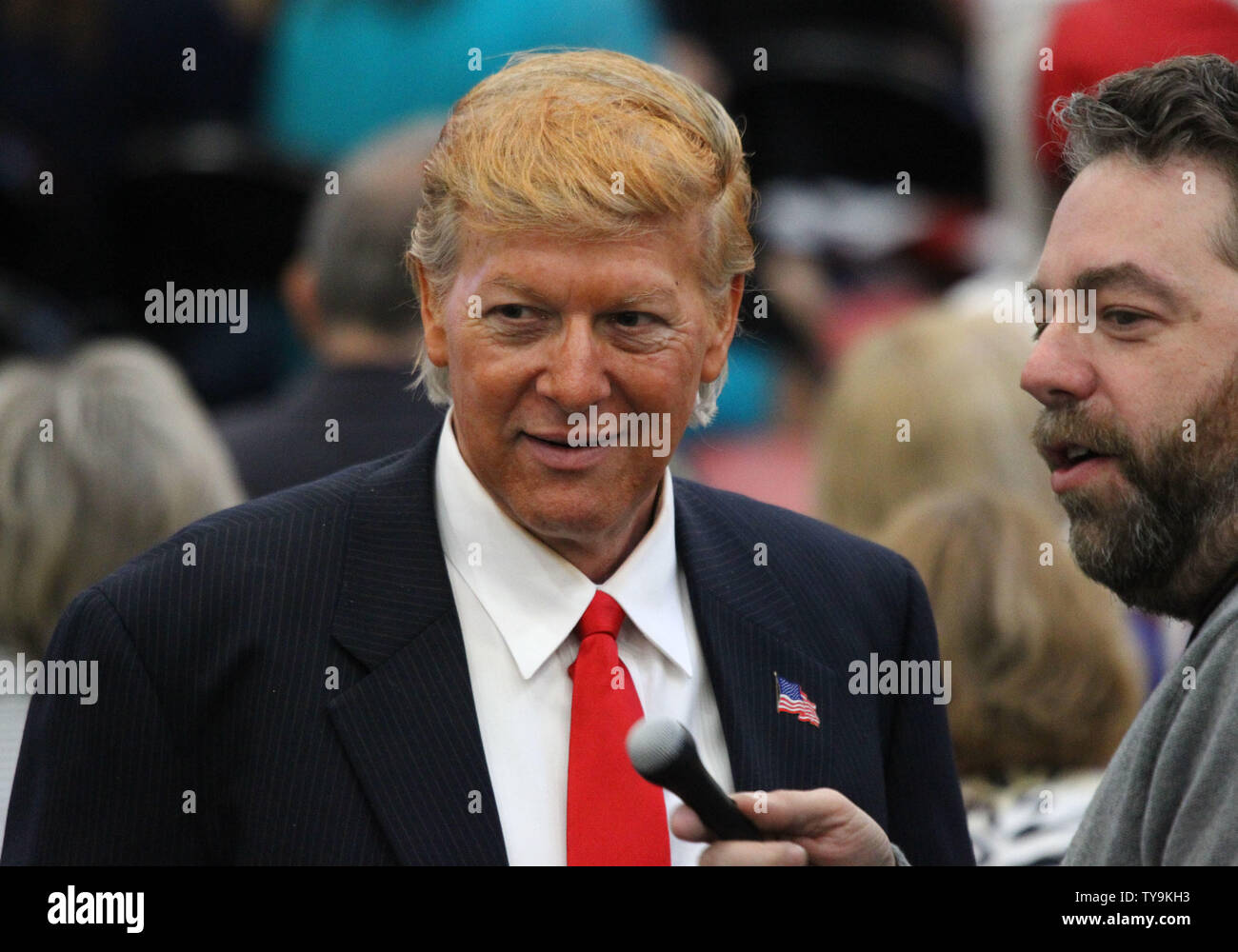 Donald trump impersonator hi-res stock photography and images - Alamy