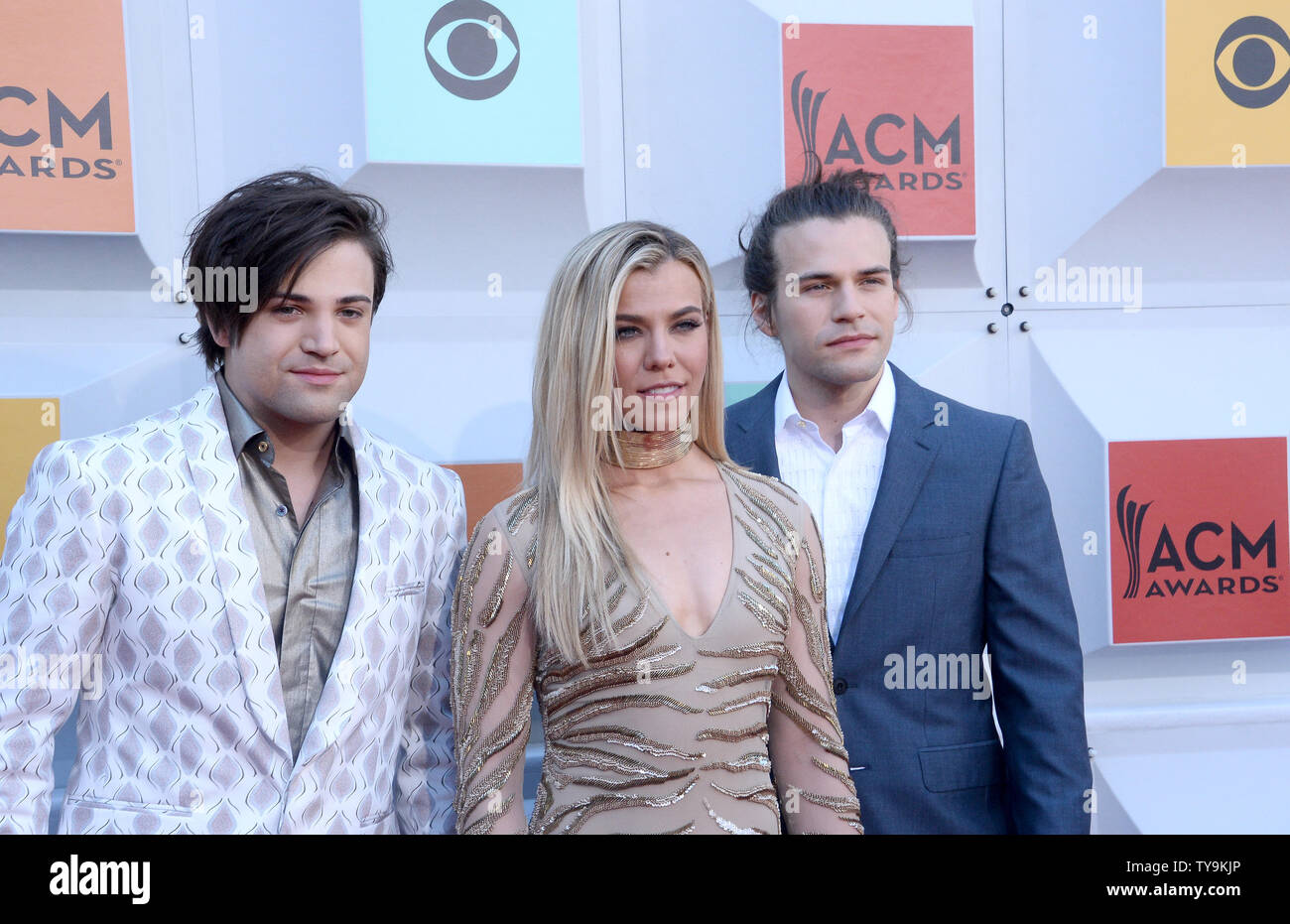 (L-R) Singers Neil Perry, Kimberly Perry and Reid Perry of The Band ...