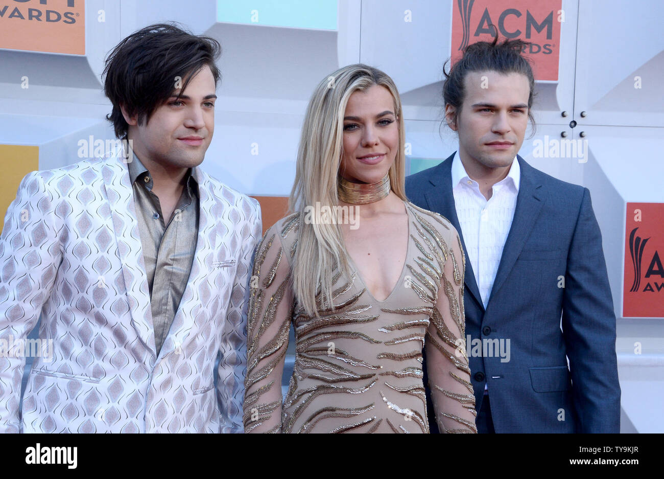 (L-R) Singers Neil Perry, Kimberly Perry and Reid Perry of The Band ...
