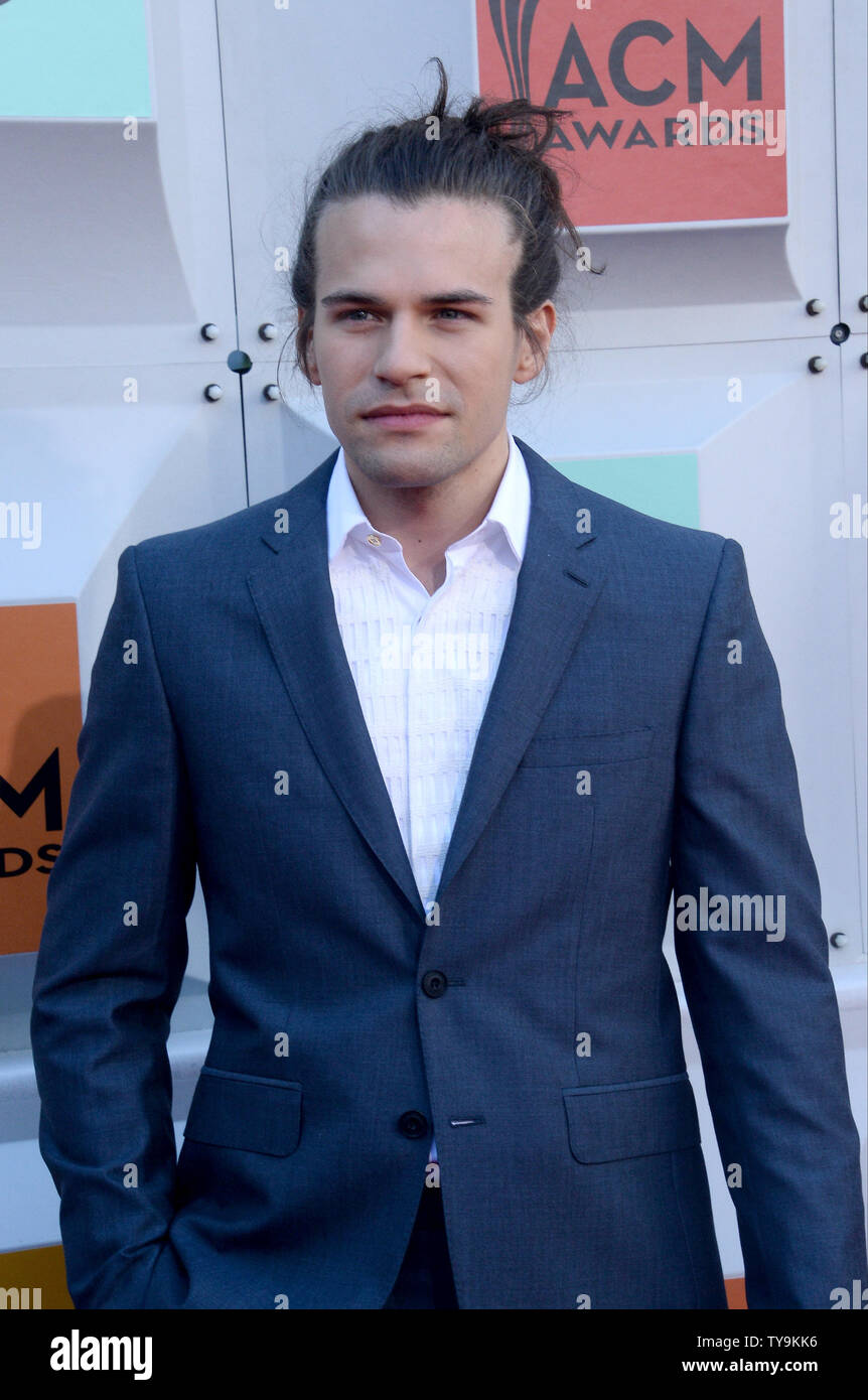 Singer Reid Perry of The Band Perry attends the 51st annual Academy of ...