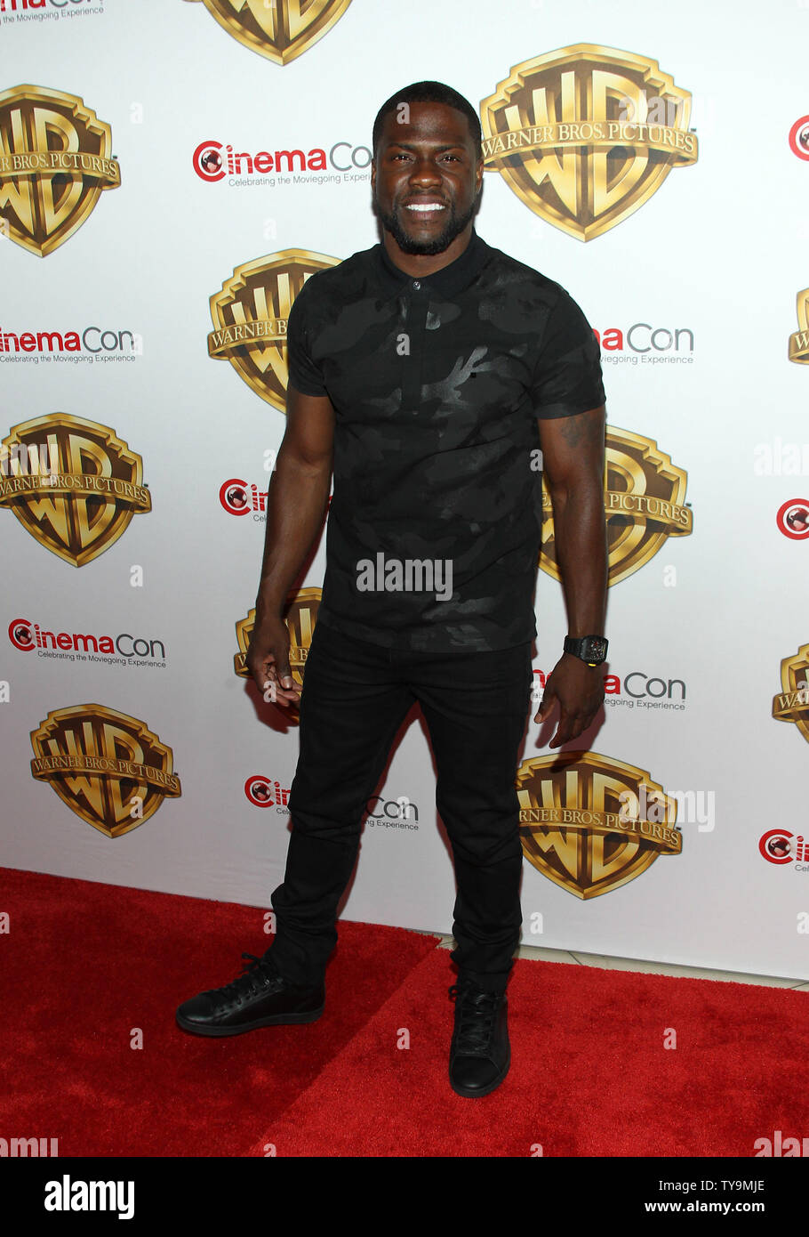 Actor Kevin Hart arrives for the Warner Bros. Pictures Presentation at ...
