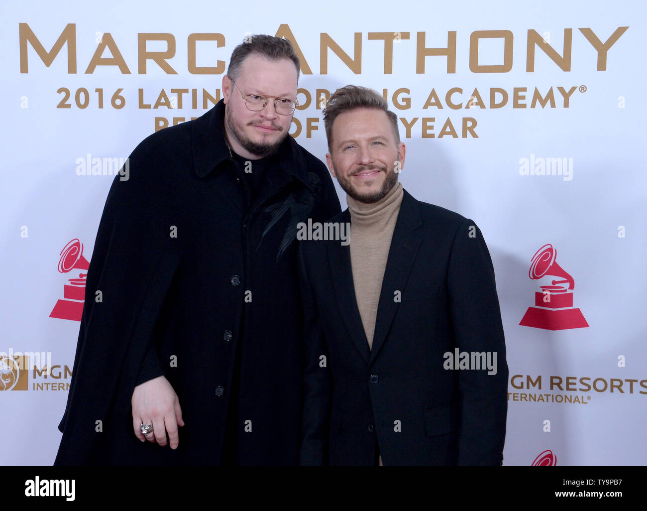 (L-R) Leonel Garcia and Noel Schajris of Sin Bandera attend the Latin ...