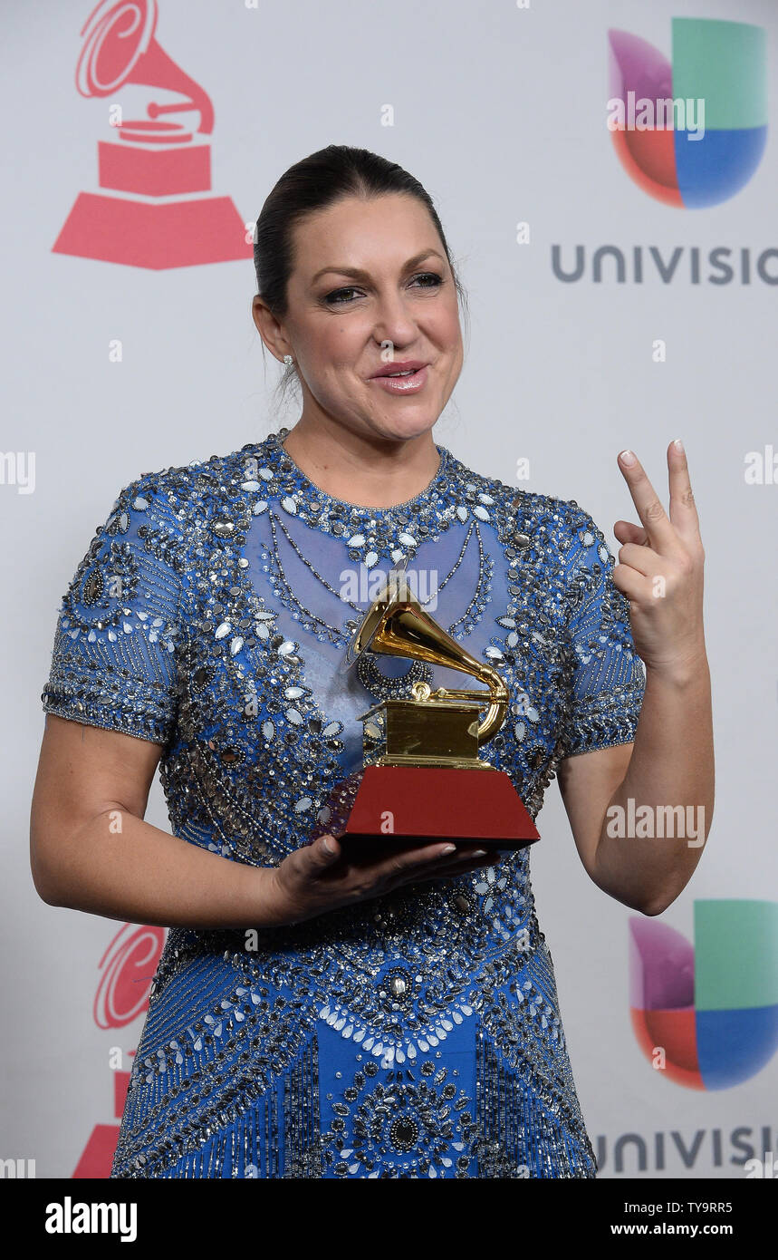 Nina Pastori appears backstage with the award for best flamenco album ...