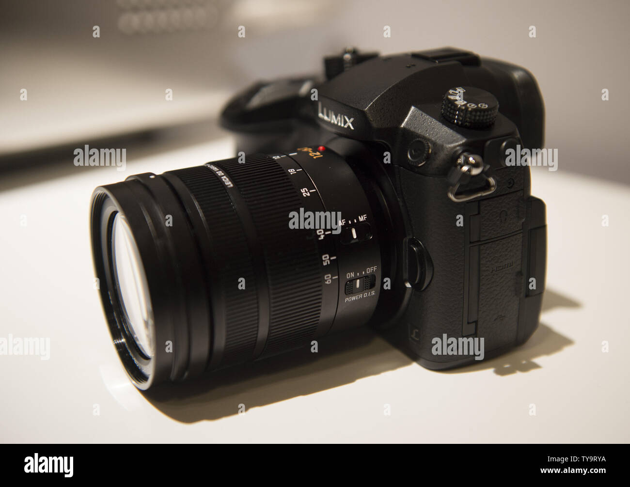 Mirrorless camera panasonic hi-res stock photography and images - Alamy